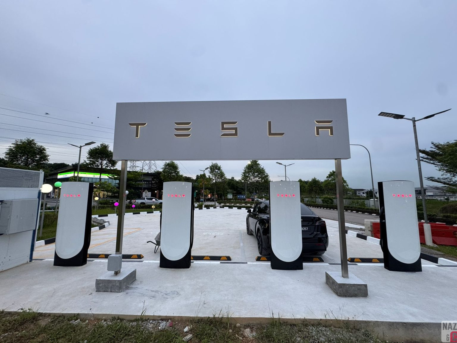 Tesla Malaysia Perluas Rangkaian Pengecasan, Kini Operasi 35 Stesen ...